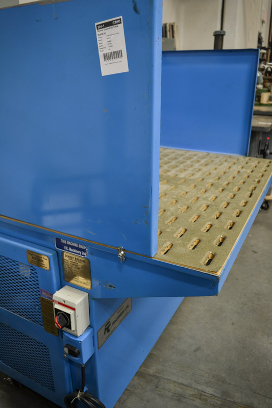 Used Denray Sanding Downdraft Table Sit Down – Coast Machinery Group