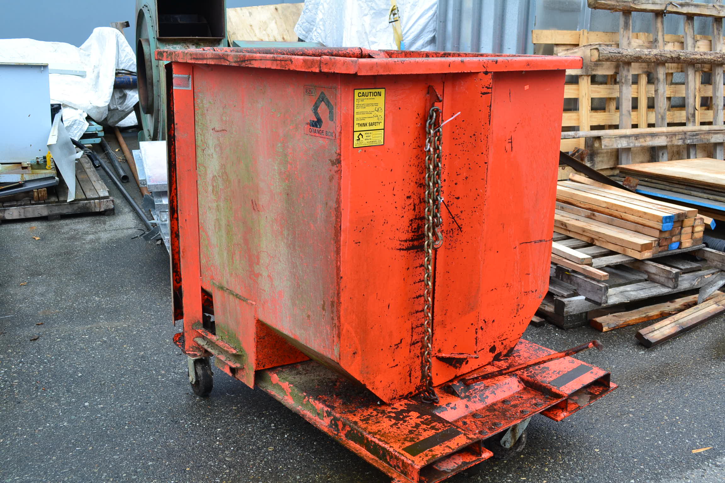 Used THE ORANGE BOX self-dumping hopper Model 150 – Coast Machinery Group