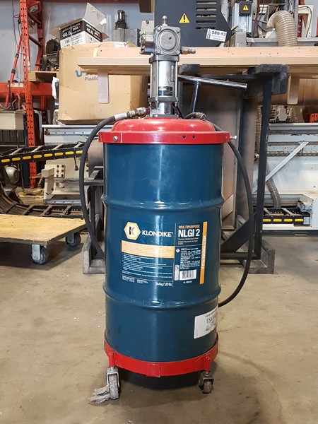 Used Lincoln Industrial Portable Grease Pump 16 gal Drum with Motor ...