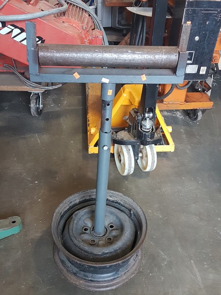 Used 2 Heavy Duty Roller Stands – Coast Machinery Group
