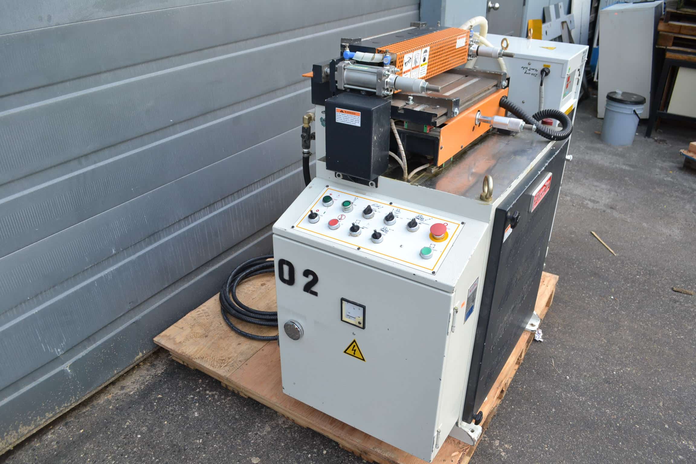 Used AccuTek Pneumatic Hydraulic Dove Tail(MULTI SPINDLE) Joint Milling ...