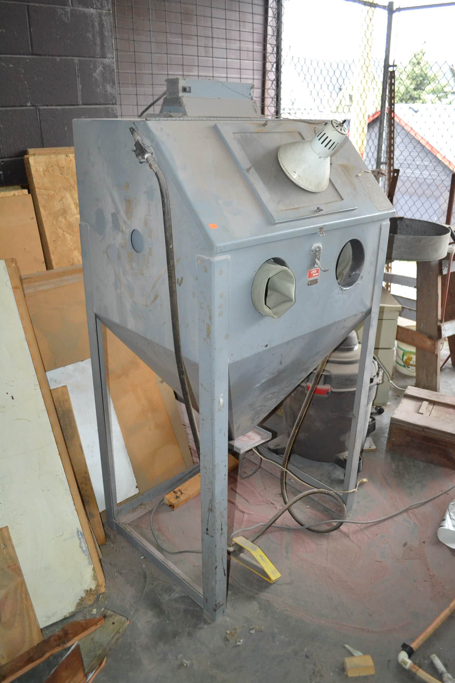Used DAYTON SANDBLASTER CABINET MODEL 3Z849 – Coast Machinery Group