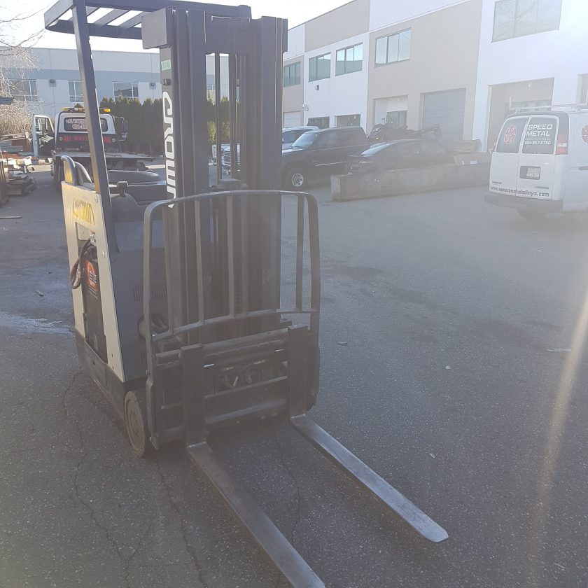 Used Crown RC 3000 Forklift – Coast Machinery Group