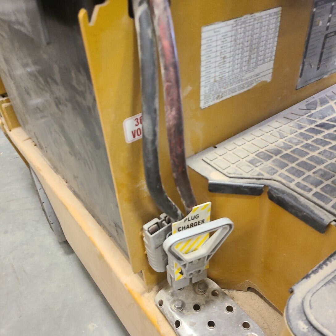 Used CAT E6000 Electric Forklift – Coast Machinery Group
