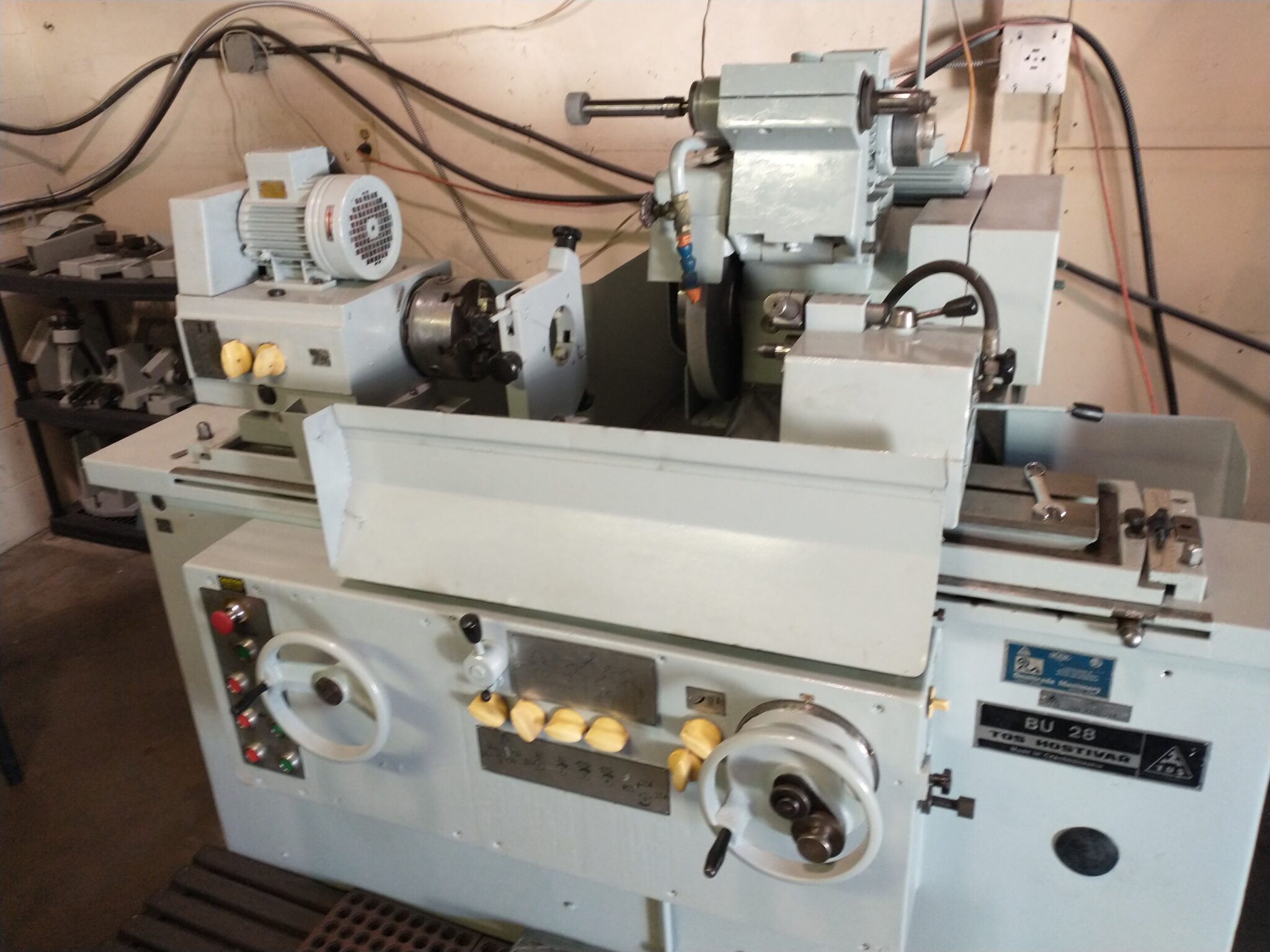 Used TOS Cylindrical Grinder with Internal Capacity – Coast Machinery Group