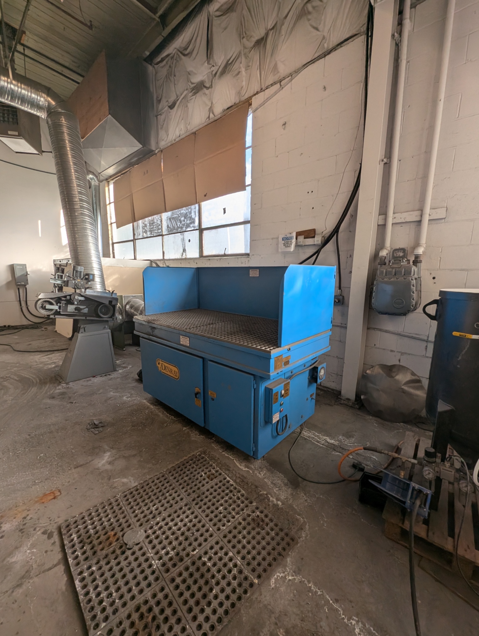 Used Denray 3672G Downdraft Table – Coast Machinery Group