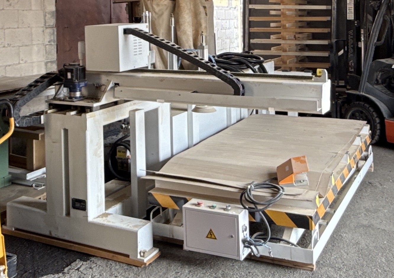 Used CNC Loading table with lable print – Coast Machinery Group